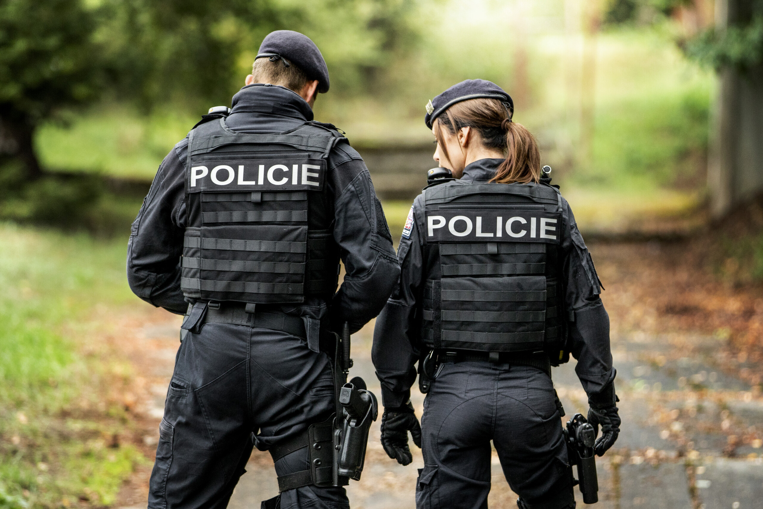 Armadura Completa Swat SWAT Armor Displayed In A Futuristic Armory On